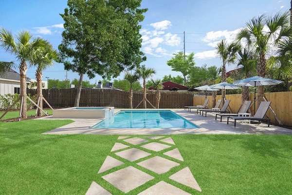 Luxe Pool Retreat | Between Beach + Downtown Chs | 2 King Suites - 查爾斯頓