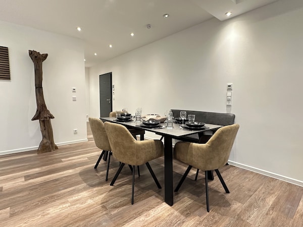 Elegant New Building Between Hamburg & Lübeck, Baltic Sea With Parking Lot In Reinfeld - Bad Oldesloe