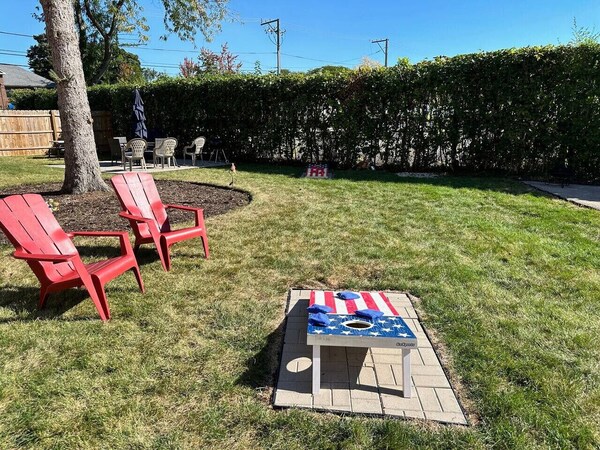 New Updated Apt 1/2 Mile To Downtown Libertyville! - Highland Park, IL