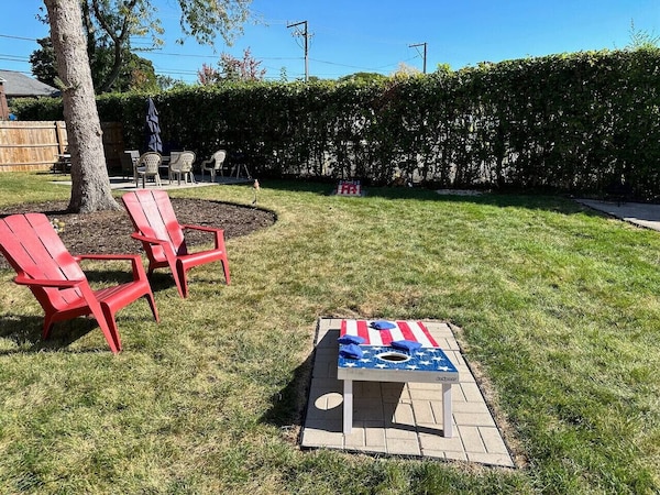 New Updated Apt 1/2 Mile To Downtown Libertyville! - Highland Park, IL