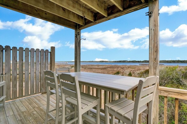 Enjoy Ocean & Sound Views From This Spacious Family Retreat At The Beach - Sneads Ferry, NC