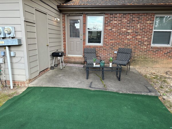 Charming 2-bedroom Unit Centrally Located Near The Heart Of Downtown Greensboro - Greensboro, NC