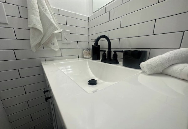 Affordable Stay Near Proctors-a3 - Rotterdam, NY