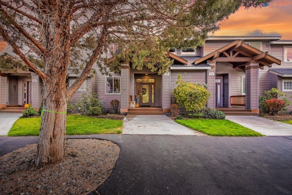 Eagle Crest Condo On Golf Course W/ Hot Tub, Dogs Welcome! - Eagle Crest, OR
