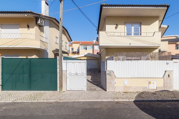 Enjoyable House With Wifi In A Charming Houve In Parede - Estoril
