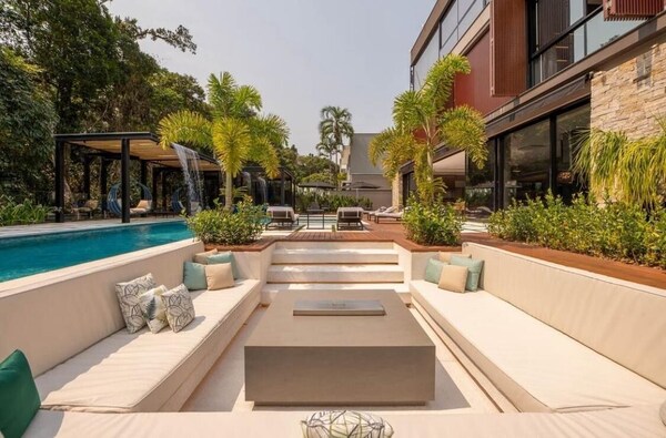 Casa Moderna De Praia Em Riviera De São Lourenço - Condomínio - 600mts Da Praia - Bertioga
