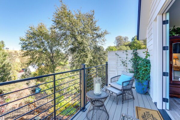 Steps To Sutter Creek: Chic Wine Country Cottage - Sutter Creek, CA