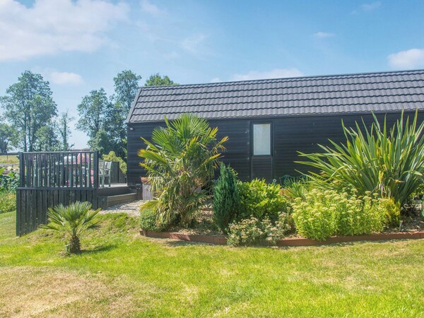 The Retreat Is A Charming Holiday Let Offering Stunning Views Of The Countryside. - Devon