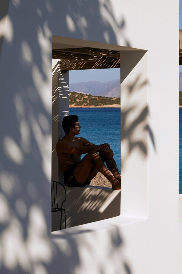 Wonderful Crete Hotel | Serene Bungalow | 1 Bedroom | Situated Directly On Waters Edge | Furnished Veranda | Stunning Sea Views | Hotel Wellness & Gym | Agios Nikolaos - Agios Nikolaos