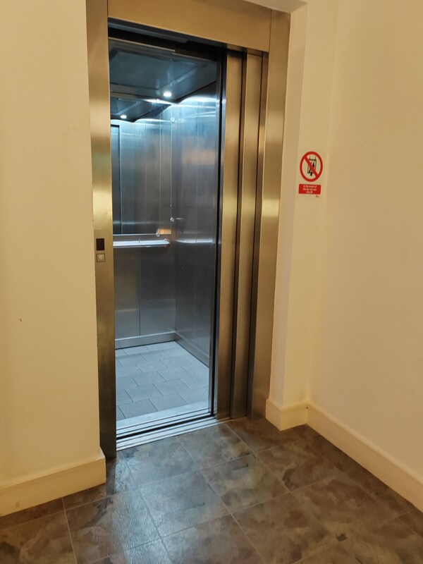 Lovely 1 Bed Apartment -Contractors Welcome - Holmfirth