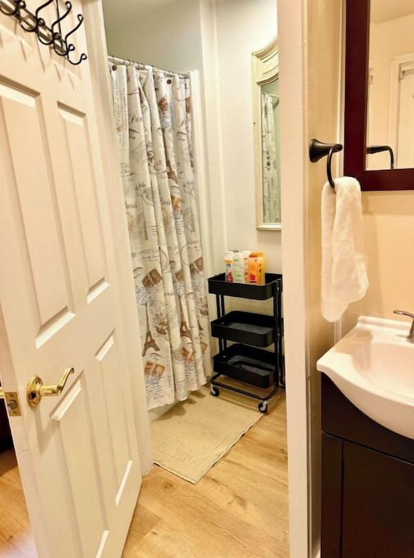 Private, Charm, & Unique Stay\n\n - Lynchburg, VA