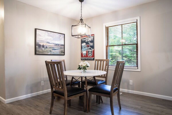 Modern Mountain Welcoming House In Tennessee - Sevierville, TN