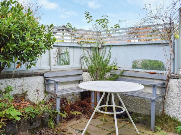 2 Bedroom Accommodation In Tavistock - Tavistock