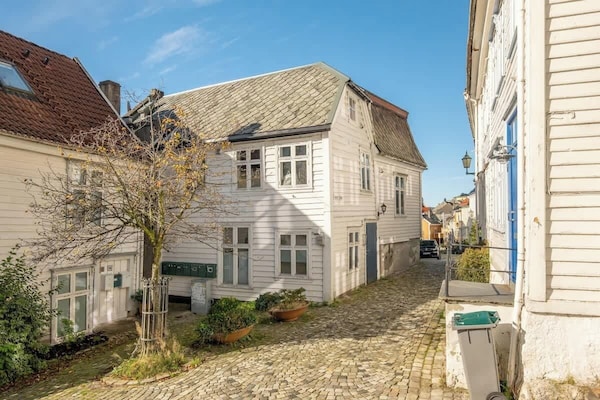Live In A Postcard L 300 M To Bryggen L Value - Bergen