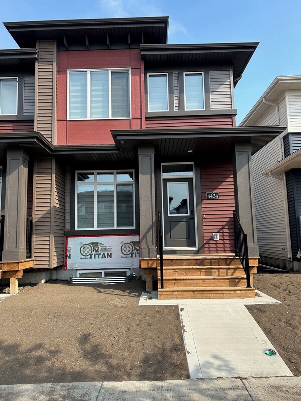 Welcome To Charming Brand New 3-bedroom House In Regina. - Regina