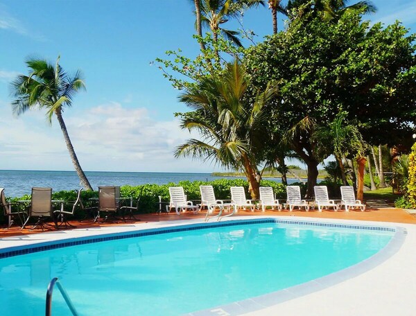 Peaceful Nature Retreat In A Scenic Ocean Front Hotel | Free Parking - Kaunakakai, HI