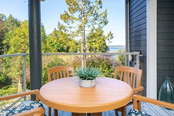 Serenity On The Bay - 2bdrm - Vancouver Island