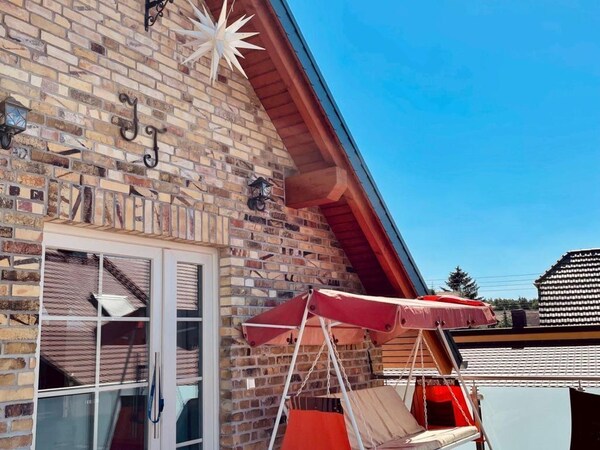Urlaubshof Turmblick - Großzügige Ferienwohnung (70 Qm) Mit Süd-balkon - Niesky
