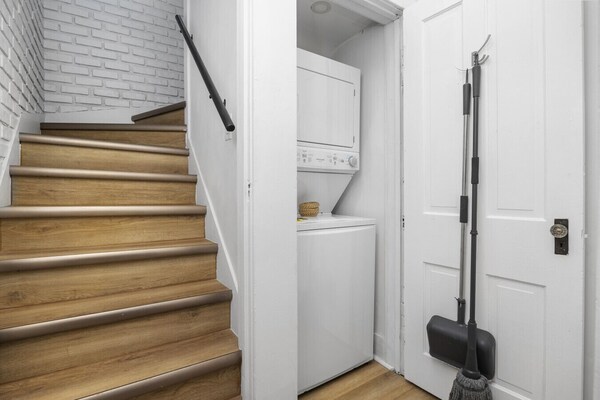 Luxury 1 Bedroom, Sleeps 4, Downtown W Adams - 408 - Sandusky, OH