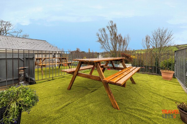 Ballycastle, Co Antrim, N. Ireland - Coastal Cottages (1), Ballycastle Centre-tourists/contractors/ - Ballycastle