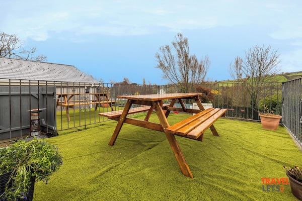 Ballycastle, Co Antrim, N. Ireland - Coastal Cottages (1), Ballycastle Centre-tourists/contractors/ - Ballycastle
