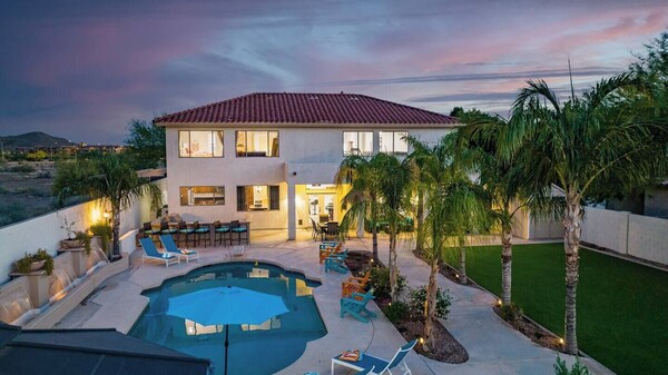Heated Pool | Hot Tub | Pool Table | Putting Green | 5br - Peoria, AZ