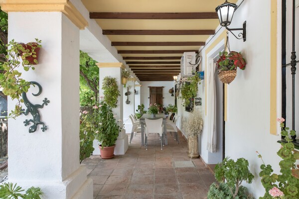 Apartamento Cantarrana 2 Con Vistas A Las Montañas, Piscina, Wi-fi Y Aire Acondicionado - Arriate