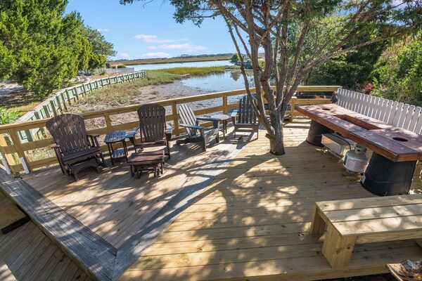 One Bedroom Oasis With Marina And Marsh Views! Heart Of The Island With One Golf Cart - Bald Head Island