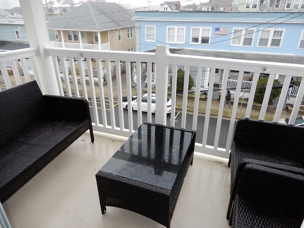 Just One Block To Beach & Boards & Fun! Cozy 4-bedroom Condo - Wildwood, NJ