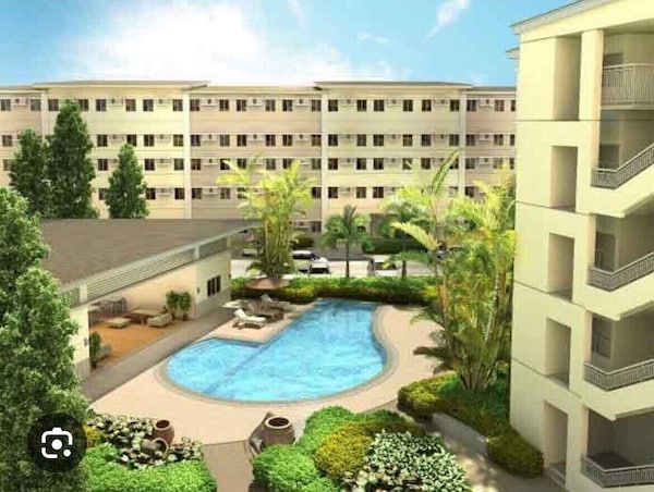 Poolside Apartment - Sleeps 4, Ac & Hot Shower - Marilao