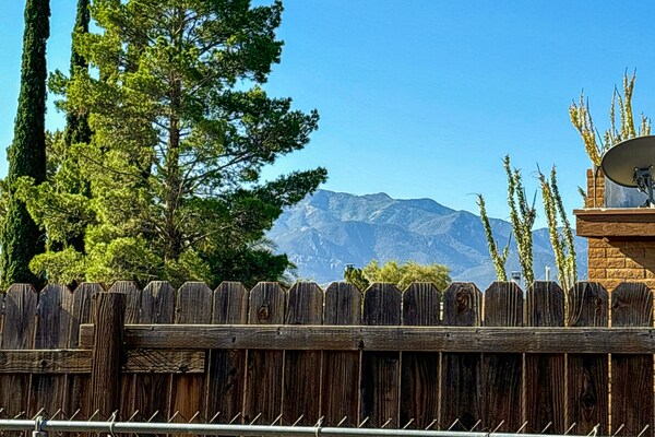 Single-level Home With Large Yard, Patio, Grill, Mountain Views - Sierra Vista, AZ