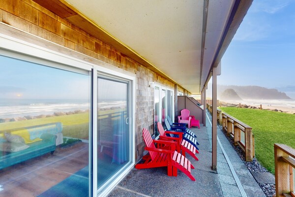 Beautiful Ocean Front Condo With Stunning Views, Wifi, Steps To Beach - Neskowin Beach, OR