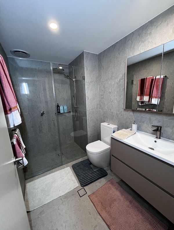Welcome To Your Contemporary 2-bedroom, 2-bathroom Apartment In W2 Canberra. - Canberra