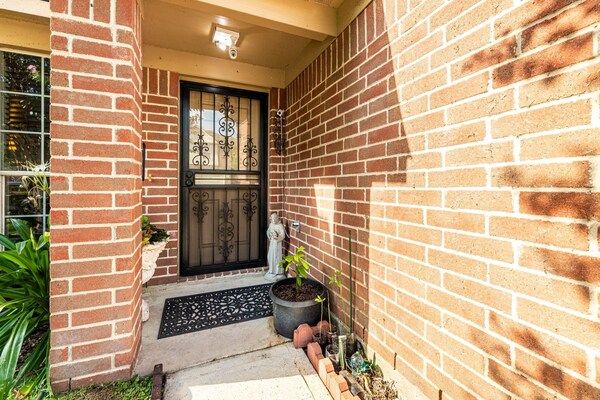 Charming 2-bedroom House With Ac And Wifi In Humble - Humble, TX