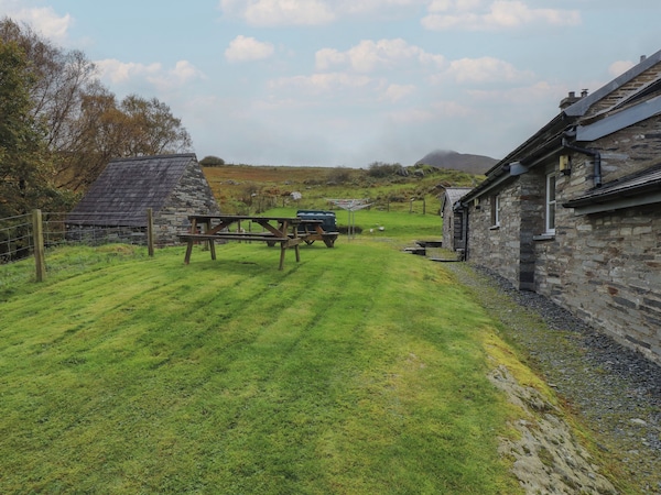 Ty Siabod, Family Friendly, Character Holiday Cottage In Betws-y-coed - Betws-y-Coed