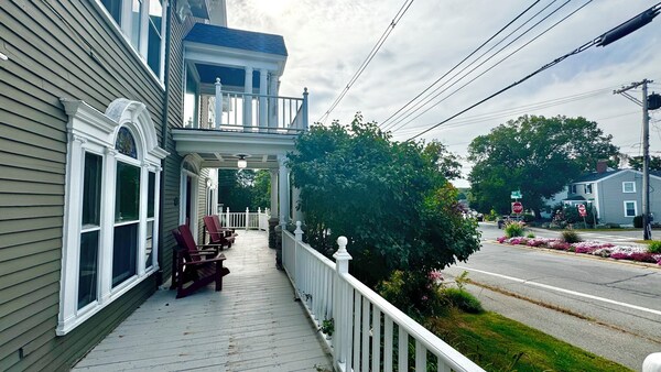 Commanders Cabin, Quaint Apartment Steps To Downtown Camden And Harbor - Camden, ME