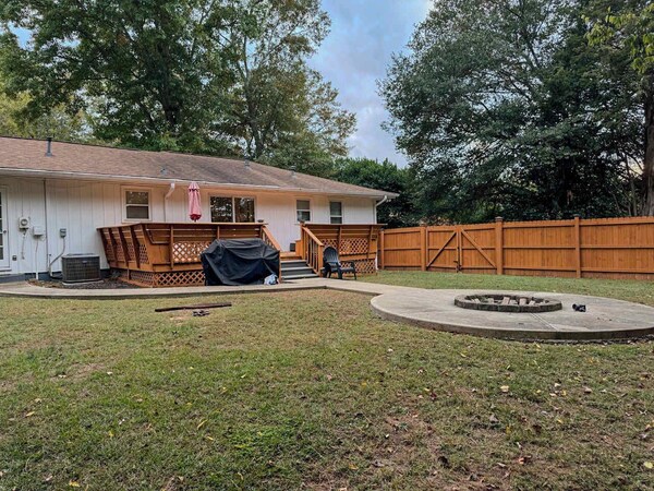 Roswell Adventure 3br House, Family Getaway - Alpharetta
