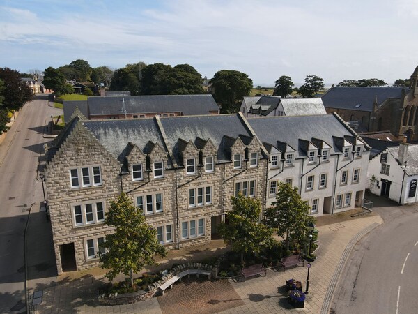 3-bedroom, Fully Furnished Townhouse Overlooking The Historic Dornoch Square. - Dornoch