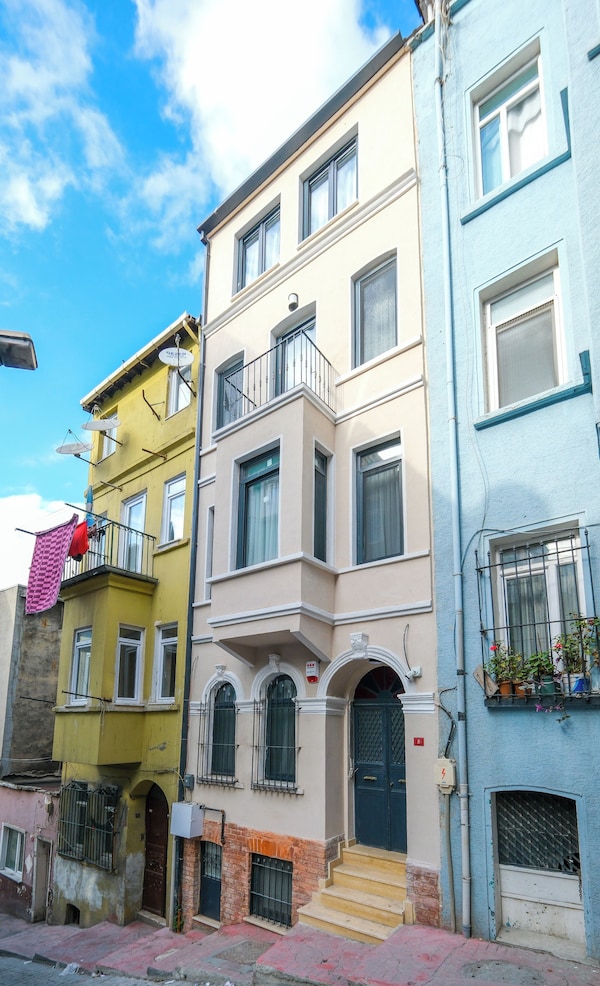 1 Bedroom Apartment In Enchanting Beyoğlu With Ac, Wifi - İstanbul