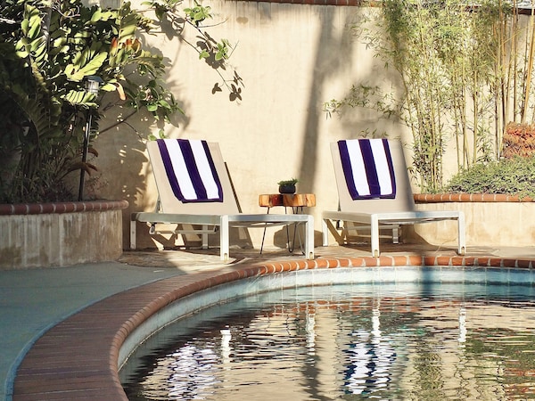 The Belmont Beach Bungalow | Pool & Hot Tub! - Long Beach, CA