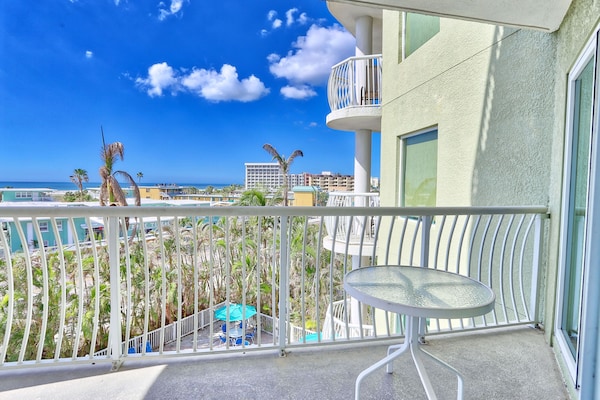 ️Crystal Palms 405 - Excellent Location And Amenities️ - Treasure Island, FL