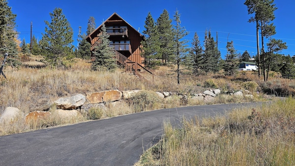 Truly Adventurous? Cozy Cabin Vibes With Town & Trails Just Minutes Away! - Dillon, CO