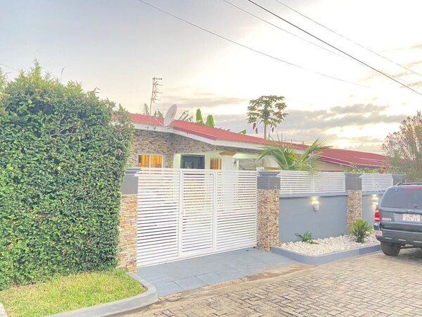 Make Some Memories At This Unique And Family-friendly Place In A Gated Community - Accra