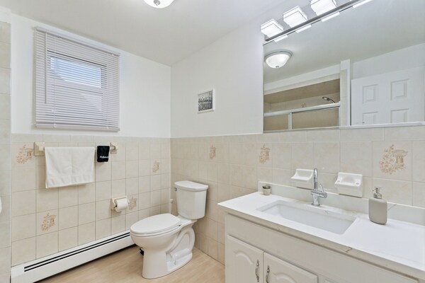 Spacious 2br , 15m To Times Square , Free Parking - Harrison, NJ