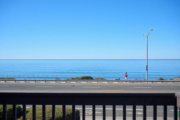 Blue Horizon, Watch The Sunset From This 3-bedroom Carlsbad Condo - Carlsbad, CA