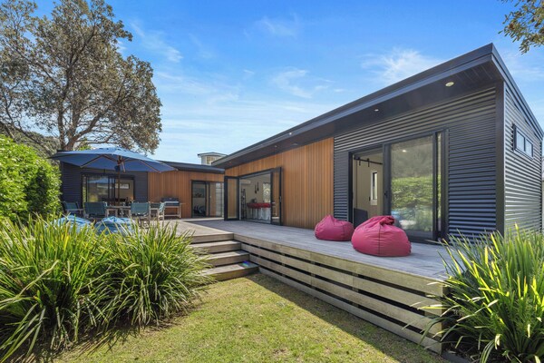 Tranquil Escape - Waihi Beach Holiday Home - Katikati