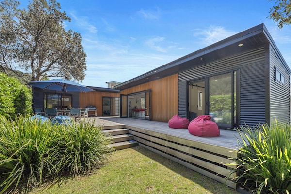 Tranquil Escape - Waihi Beach Holiday Home - Katikati