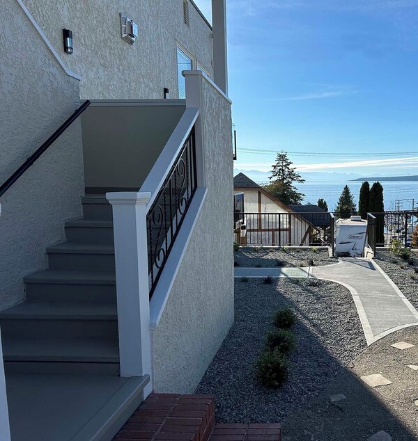 Newly Renovated. Spectacular Ocean View With Gourmet Kitchen. - Powell River