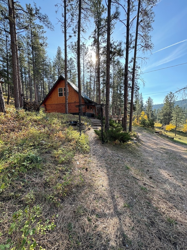 Little Belt Getaway! 3 Bedroom 2 Bath Cabin With Wifi And Hot Tub. - Montana