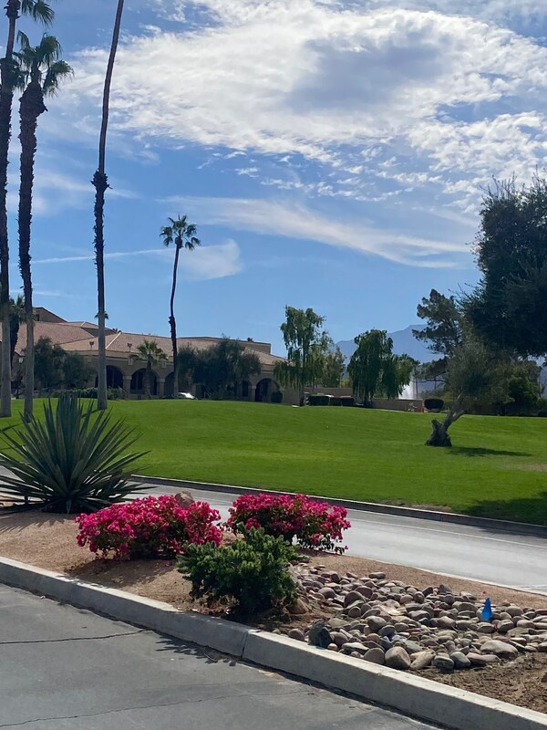 Charming 2-bedroom Condo With Ac And Wifi In Delightful Palm Desert - Palm Desert, CA